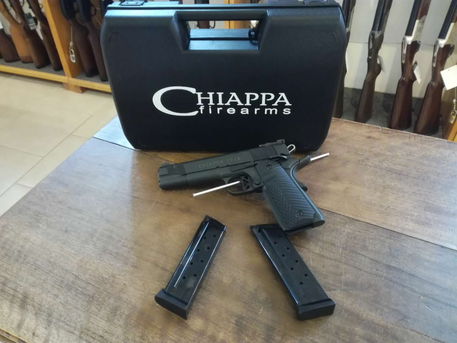 PISTOLET CHIAPPA 1911 EMPIRE GRADE PISTOL NOIR AVEC 2 CHARGEURS 10 CPS ...